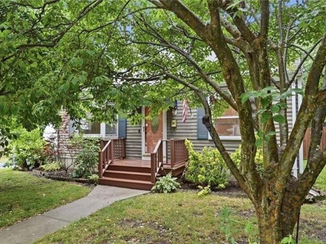 Hiawatha St, Warwick, Home For Sale
