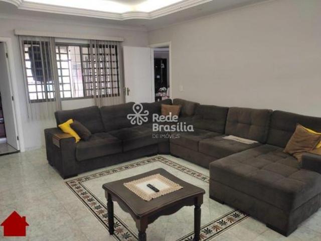 HIAPI | Casa Térrea 3 Quartos sendo 1 suíte Piscina Armários 4 Vagas Guará II