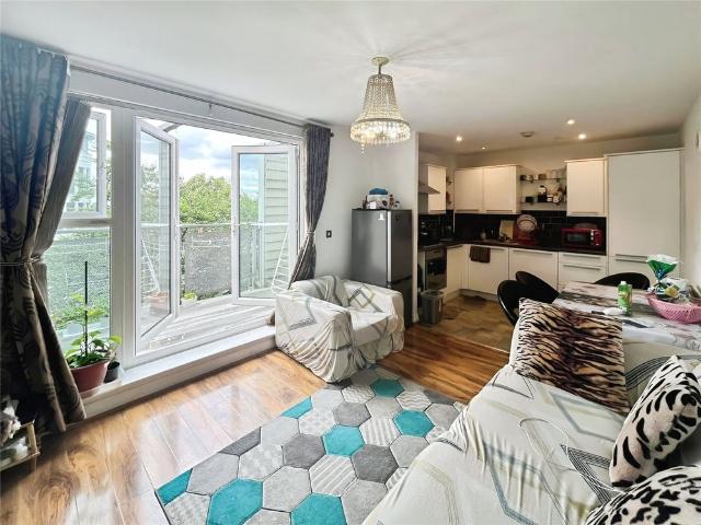 Hibernia Road, Hounslow, TW3 3RJ
