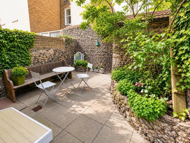 Hibernia Street, Ramsgate, Kent, CT11 4 bed semi detached house to rent £1,375 pcm £317 pw