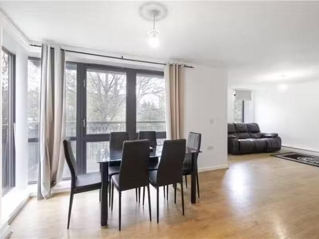Hicken Road, London, SW2 1SW