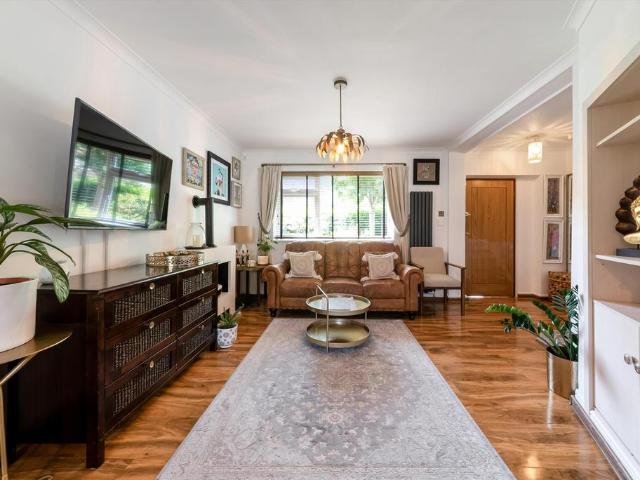 Hickin Street, London E14 3 bed terraced house to rent £3,696 pcm £853 pw