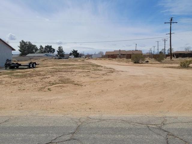 Hickory Dr, California City, CA 93505