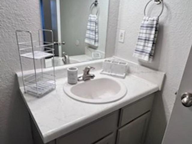 Hickory Grove Apartments 1 Bedroom Apartment for Rent at 1101 W Houston St, Broken Arrow, OK 74012