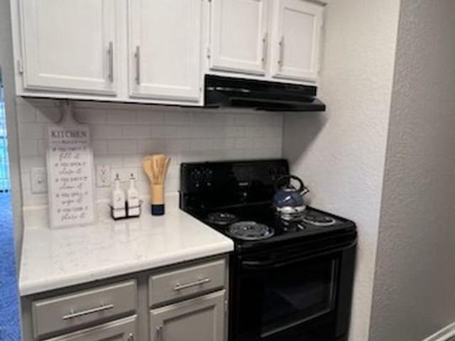 Hickory Grove Apartments 2 Bedroom Apartment for Rent at 1101 W Houston St, Broken Arrow, OK 74012