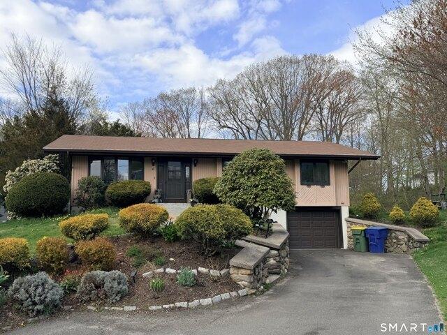 Hickory Hill Dr, Waterbury, Home For Sale
