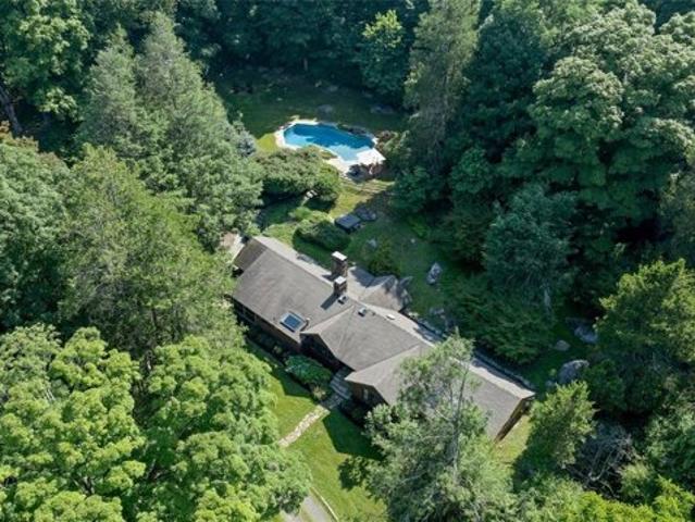 Hickory Kingdom Rd, Bedford, Home For Sale
