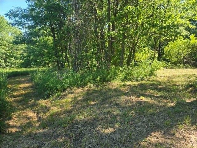 Hickory Rd, Petrolia, PA 16050