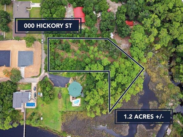 Hickory St, Navarre, FL 32566
