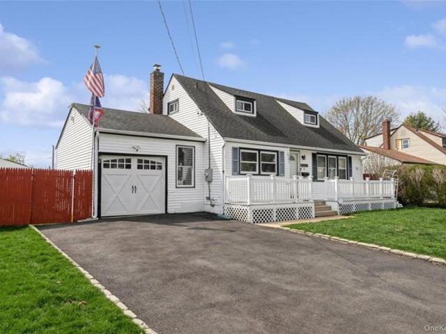 Hickory St, Central Islip, Home For Sale