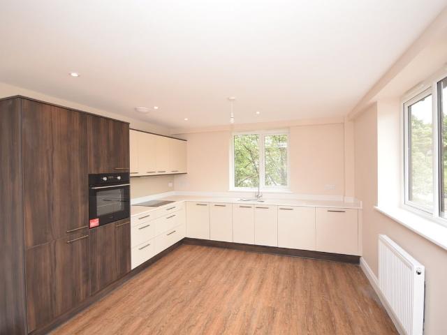 Hickleys Court, South Street, Farnham, Surrey GU9, 2 bed flat to rent, £1,595 pcm | PrimeLocation
