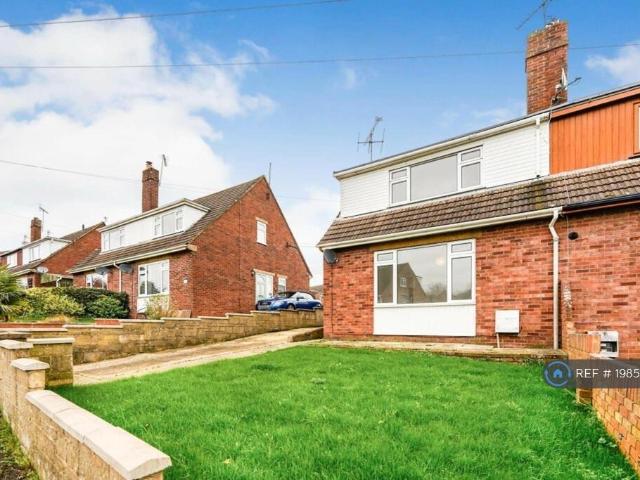 Hicks Avenue, Dursley, GL11 3 bed semi detached house to rent £1,275 pcm £294 pw
