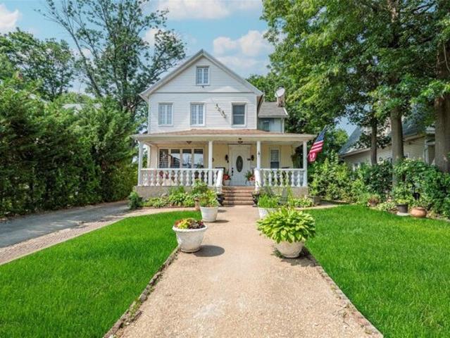 Hicks Ln, Great Neck, Home For Sale