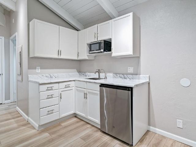Hidden Creek Apartments 2 Bedroom Apartment for Rent at 200 Button St, Santa Cruz, CA 95060 Eastside