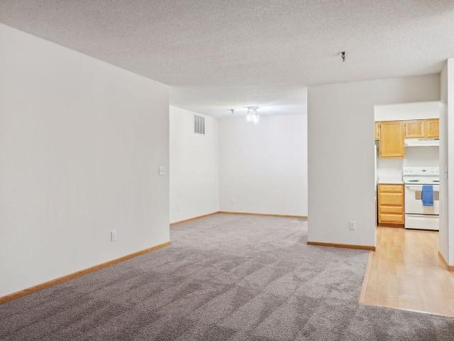 Hidden Pointe Lida Kumquat 2 Bedroom Apartment for Rent at 10550 Kumquat St Nw, Coon Rapids, MN 55448