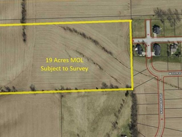 Hidden Valley Dr, Davenport, IA 52804