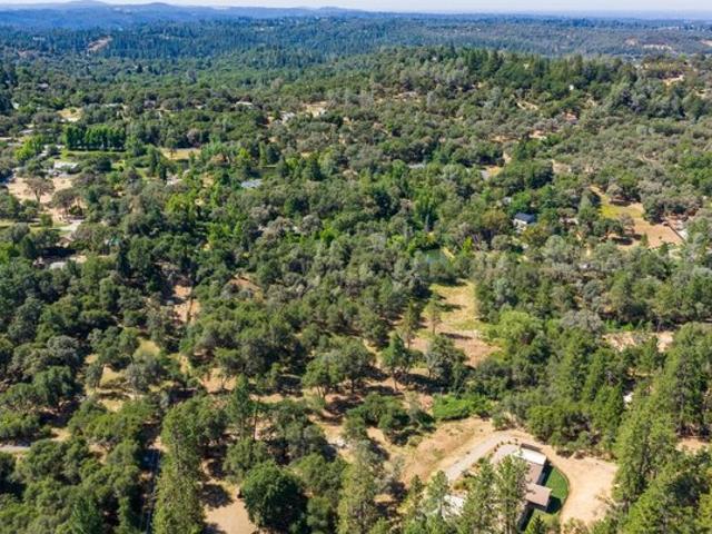 Hidden Valley Ln, Auburn, CA 95602