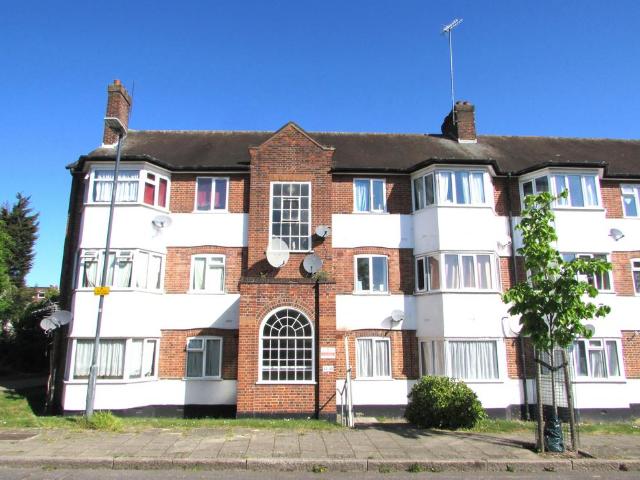 High Mead, Harrow, Middlesex HA1 2 bed flat to rent £1,800 pcm £415 pw