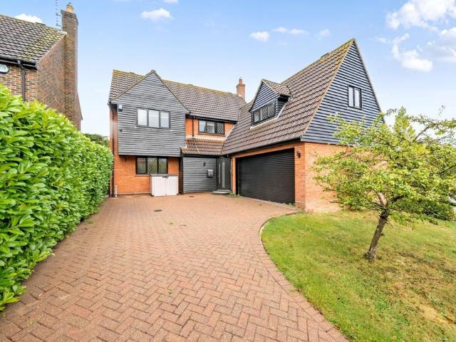 High Meadow, Essex CM6 4 bed detached house to rent £3,000 pcm £692 pw