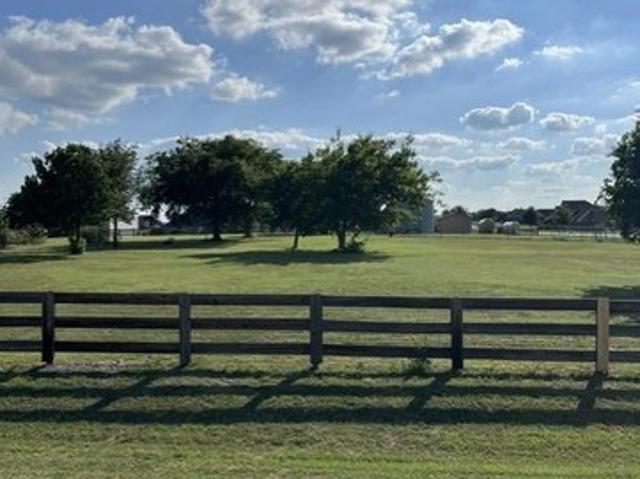 High Meadows Ct, Decatur, TX 76234