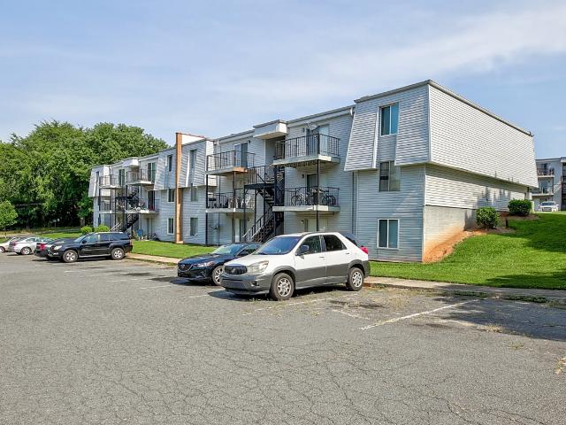 High Meadows Apartments 1 Bedroom Apartment for Rent at 825 Farmhurst Dr, Charlotte, NC 28217 Montclaire South