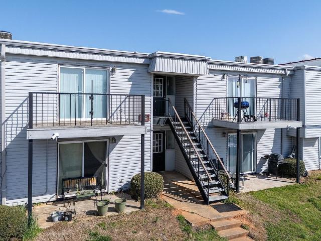 High Meadows Apartments 2 Bedroom Apartment for Rent at 825 Farmhurst Dr, Charlotte, NC 28217 Montclaire South