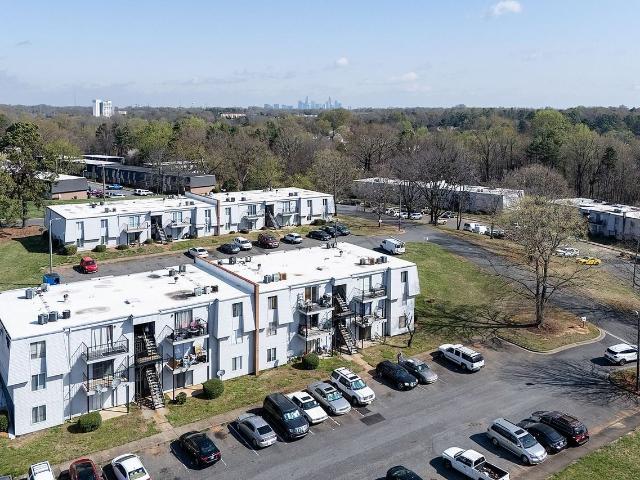 High Meadows Apartments 2 Bedroom Apartment for Rent at 825 Farmhurst Dr, Charlotte, NC 28217 Montclaire South