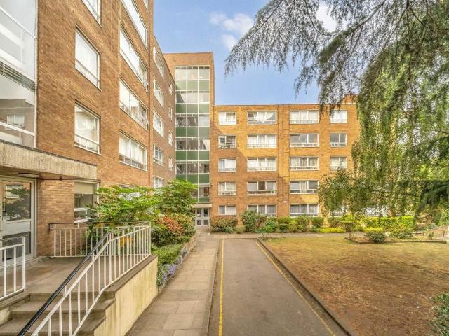High Mount, London NW4 2 bed flat to rent £1,925 pcm £444 pw