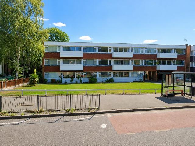 High Oaks Lodge, The Drive, London E18, 2 bed flat to rent, £1,900 pcm | PrimeLocation