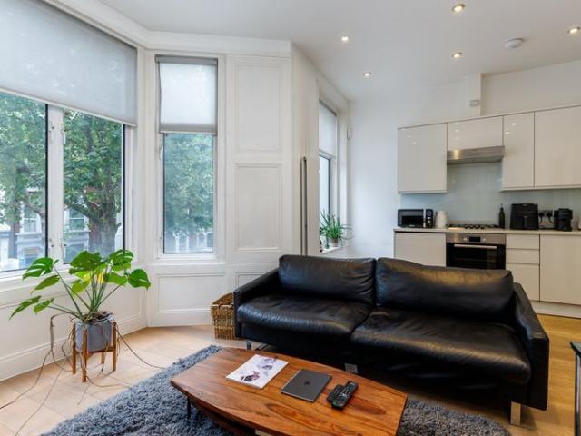 High ceilings, first floor, Hard wood floors, Large sash windows