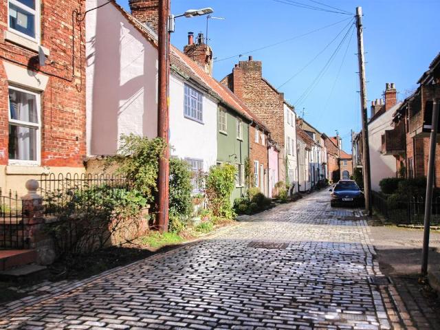 High Church Mews, Yarm TS15, 2 bed flat to rent, £850 pcm | PrimeLocation