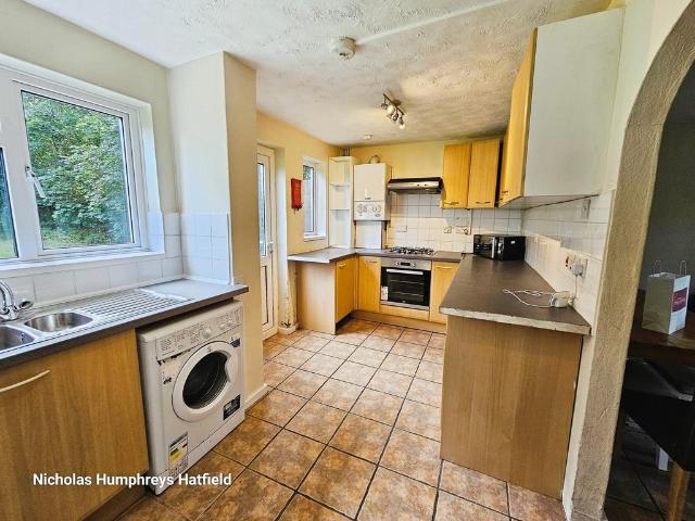 High Dells, Hatfield AL10 5 bed terraced house to rent £2,300 pcm £531 pw