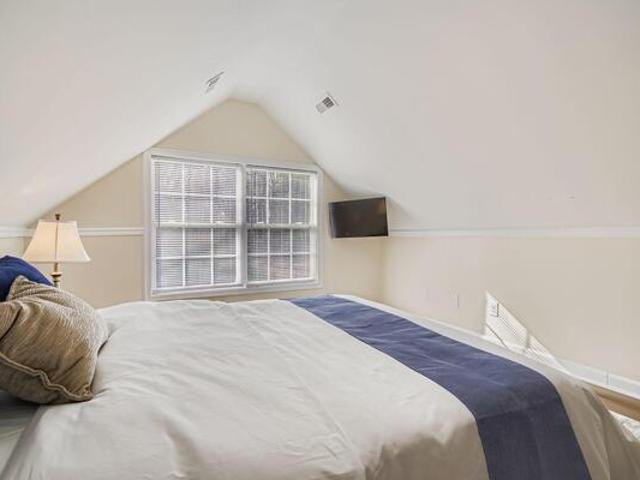 High End, elegant PadSplit in Monroe Spacious, fully furnished rooms All utilities included