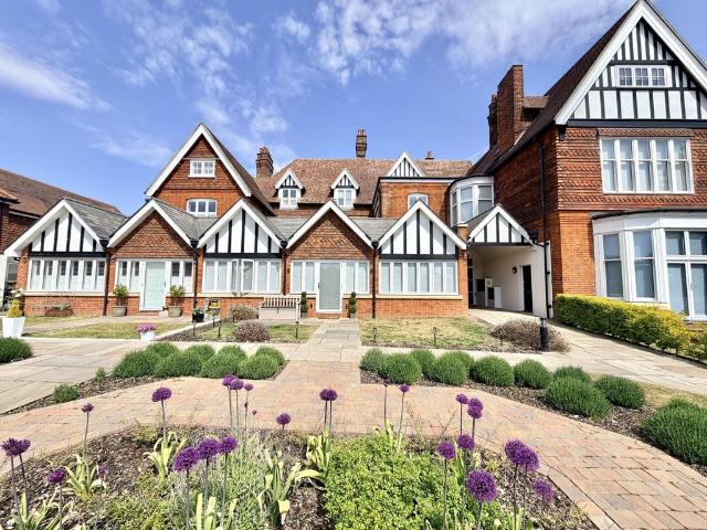 High Garrett, CM7 2 bed apartment to rent £1,395 pcm £322 pw