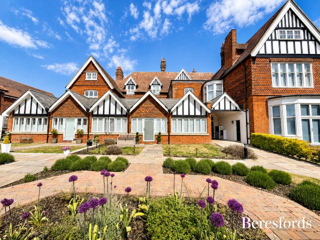 High Garrett CM7, 2 bed flat to rent, £1,395 pcm | PrimeLocation