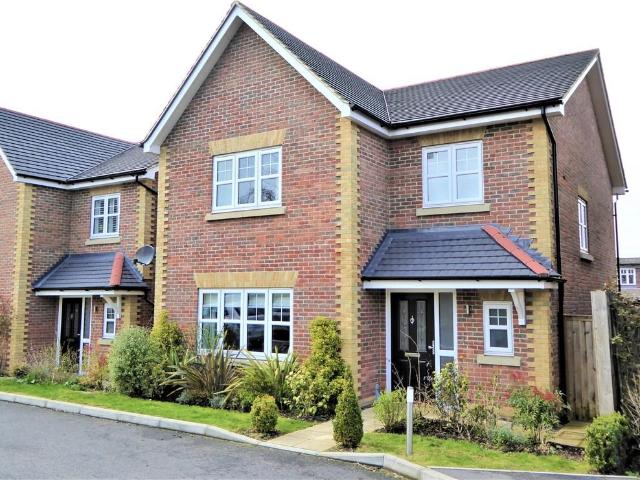 High Grove 4 bed detached house to rent £3,300 pcm £762 pw