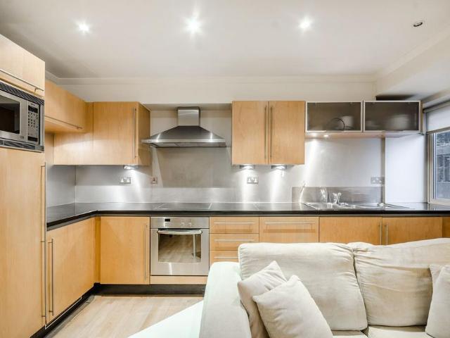 High Holborn, Bloomsbury, London, WC1V 2 bed flat to rent £3,250 pcm £750 pw