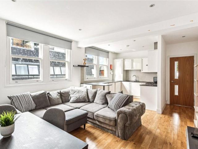 High Holborn, London, WC1V 3 bed flat to rent £6,067 pcm £1,400 pw