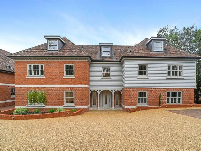 High Lane, Stansted, Essex CM24, 2 bed flat to rent, £2,250 pcm | PrimeLocation