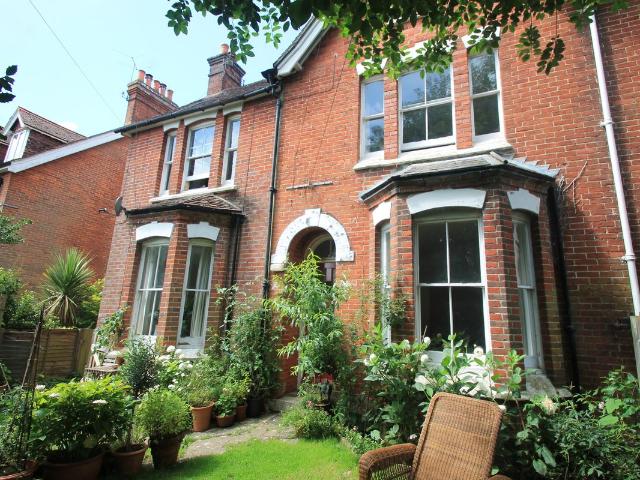 High Path, Midhurst GU29, 1 bed flat to rent, £1,200 pcm | PrimeLocation