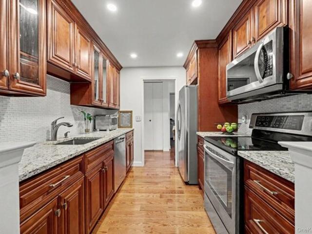High Point Dr Apt,hartsdale, Condo For Sale