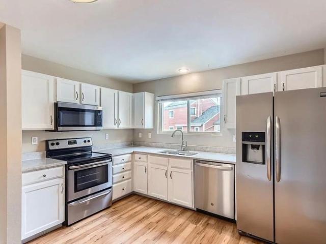 High Point Home, a 8 minute walk to transit stop S