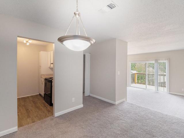 High Pointe 1 Bedroom Apartment for Rent at 1229 Beacon Pkwy E, Birmingham, AL 35209 Glen Iris