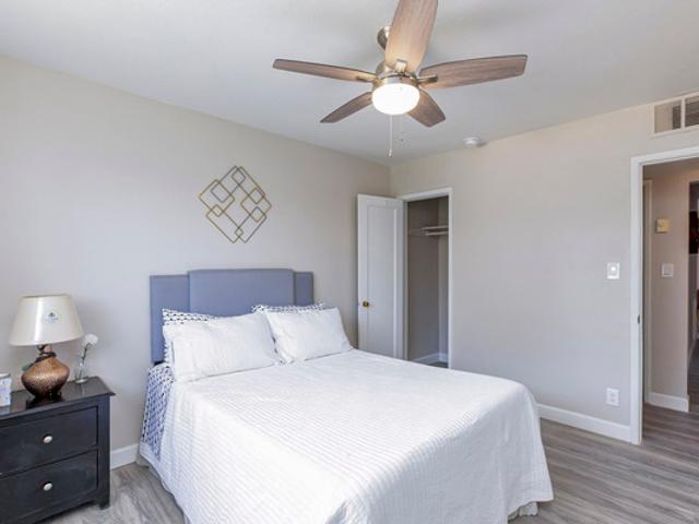 High quality & cozy Las Vegas Duplex / Multiplex with Television