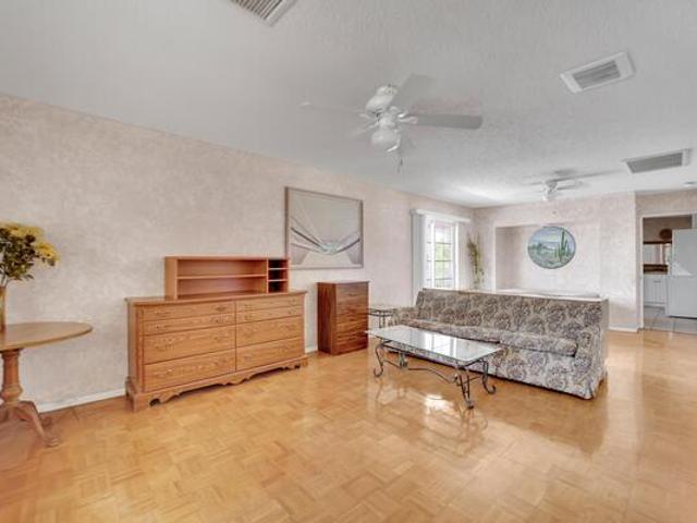 High quality & comfortable Las Vegas House with Backyard