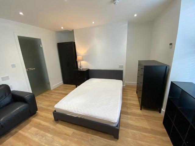 High Quality High Specification Student House Individual Self Contained Suites Suite 7