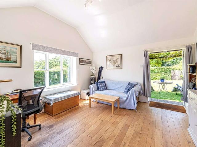 High quality modern farmhouse with wonderful garden and office/studio outbuilding, in picturesque Cheshire location