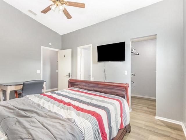 High quality & newly renovated Orlando House with Backyard