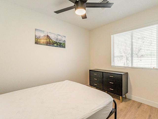 High quality & newly renovated Phoenix House with Workspace