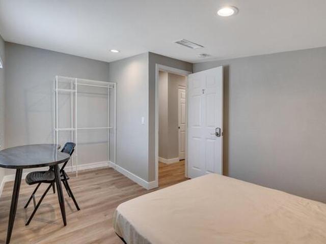 High Quality South Mountain Home | Free Laundry • Wi Fi • Backyard • Nearby Fishing
